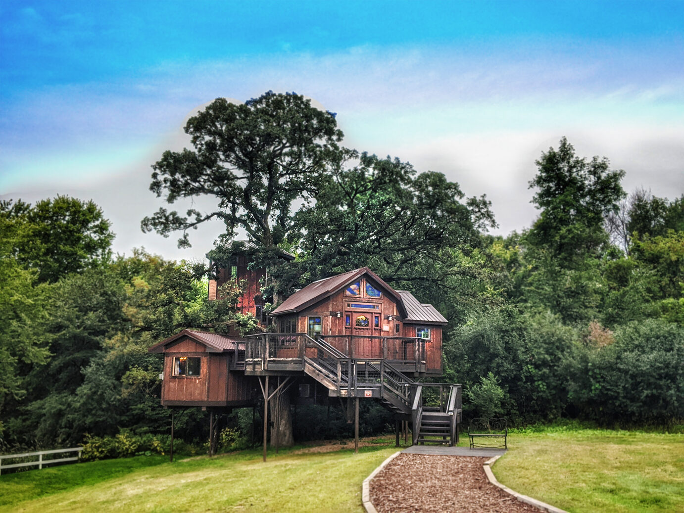 TREEHOUSE Honeymoon suite – Cottage Grove, MN 5 min Venue Tour ...